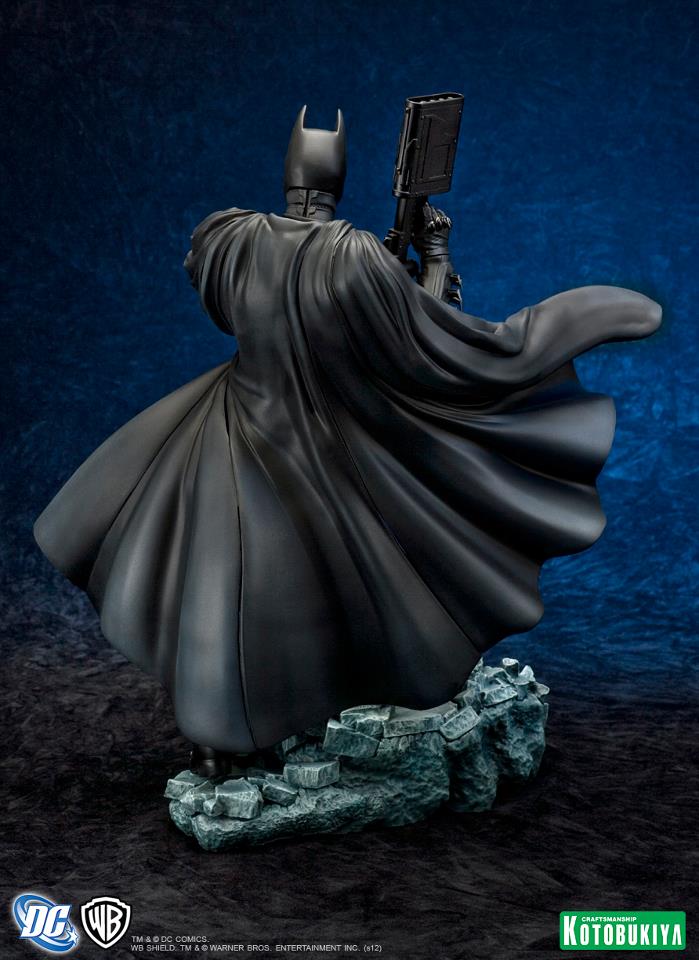 ID9 - Batman Dark Knight Rises Statue ARTFX Kotobukiya light up